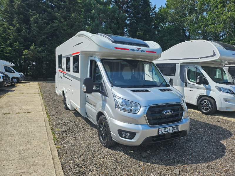 Sold 2024 Roller Team Zefiro 696 Automatic + 5th bed + pack Zefiro + 9 ...